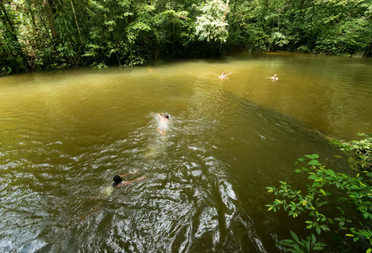 Saa ahụ na ọdọ mmiri dị ọcha