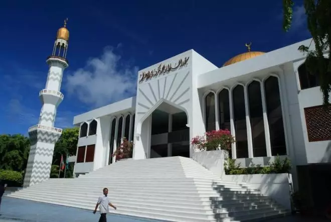 Bâtiment blanc neige du centre islamique