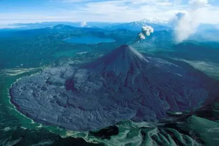 Gunung berapi terbesar di dunia1