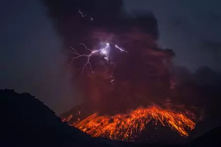 Gunung berapi terbesar di dunia4