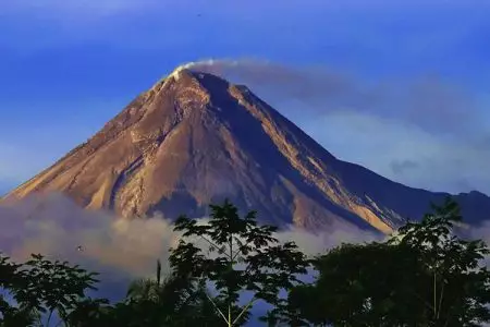 Gunung berapi terbesar di dunia6