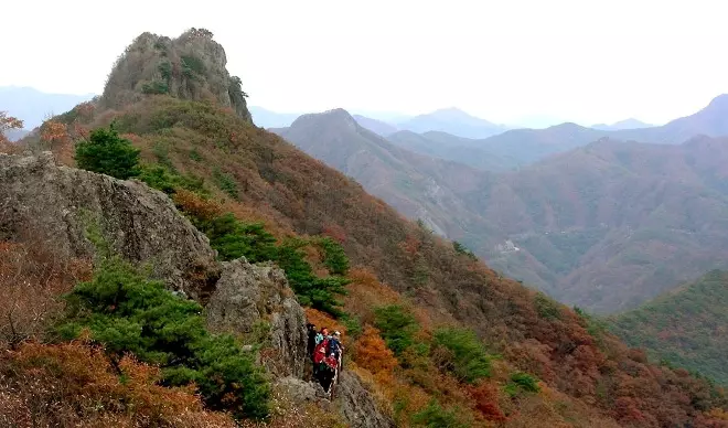 Tungsan Hada - 走在斜坡上