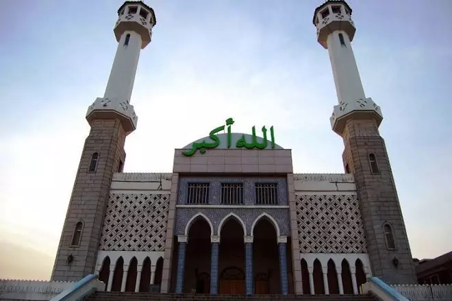 Pasukan sa mosque.