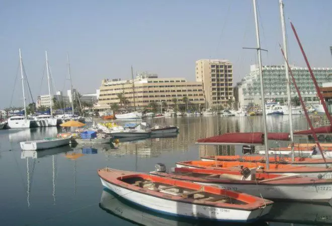 Eilat quay மீது கப்பல்