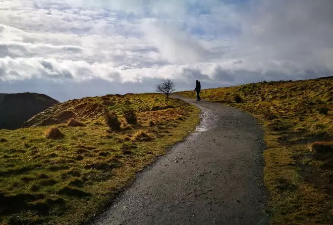 Bóthar go dtí an Cnoc Cave