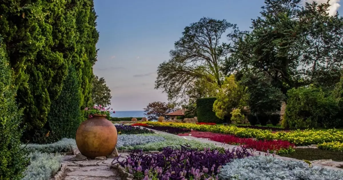 Botanical vaj (Balchik)