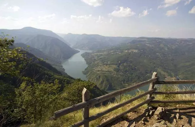 Trekking on Park Tal Park Tara