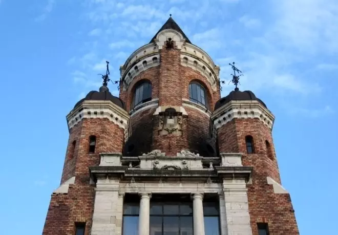 Torre de arquitectura GARDOSH.