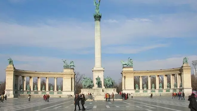 Monumen Millennium ke Hungary