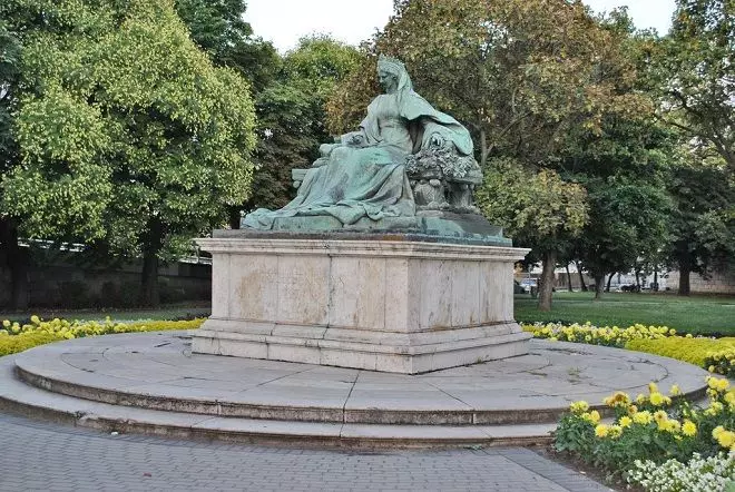 Monument Elizabeth Bavarian