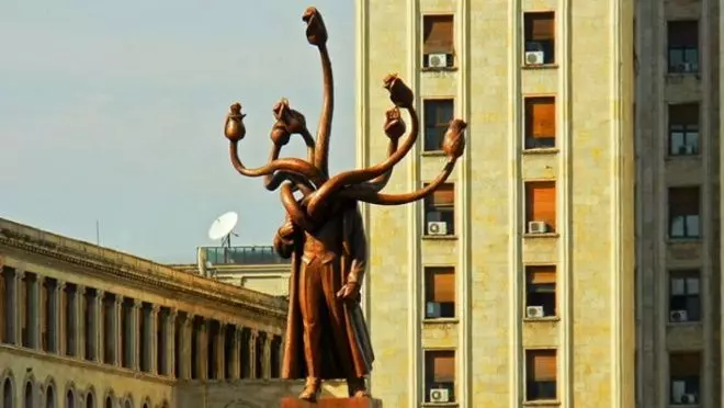 Tidigare monument till Lenin i centrum av Bukarest