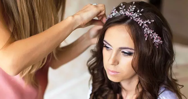 Hermosas decoraciones del pelo de la boda - ¿Cómo elegir los accesorios para los peinados de la boda?