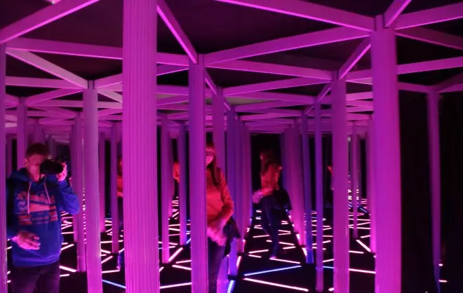 Mirror Maze