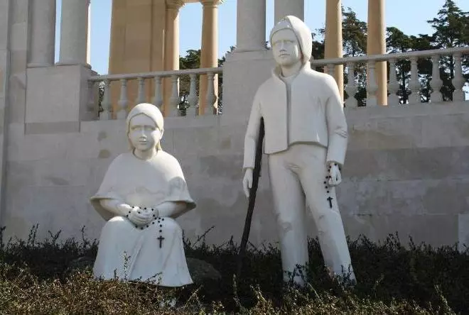 Statuer af Francisco og Hasinta Maruto