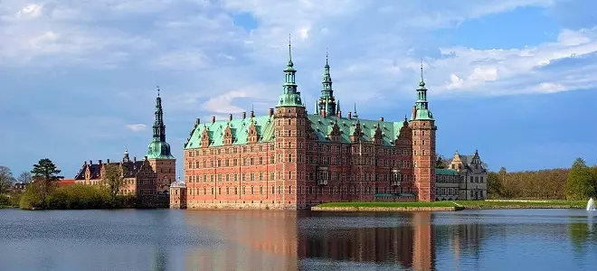 FREDERIKSBORG CASTLE.