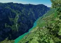 Pamje e kanionit të lumit