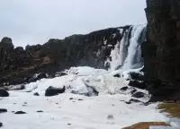 अविश्वसनीय splashes के साथ ofairfoss झरना