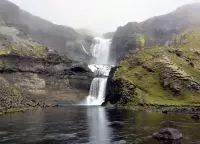 Ofayrufoss waterfall - binubuo ng dalawang hakbang