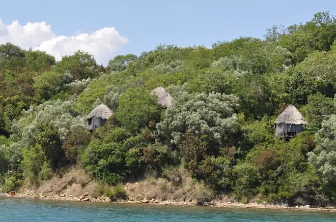Тахитски колиби на островот Св. Марк