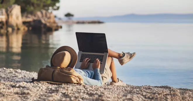 Rad na daljinskom - prednosti i mane za studente, žene s djecom, kako pronaći naredbe i produktivno razvijati