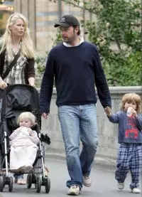 Claudia Schiffer con nenos