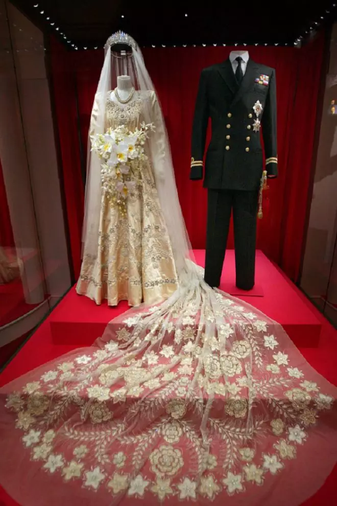Elizabeth II Dress II.