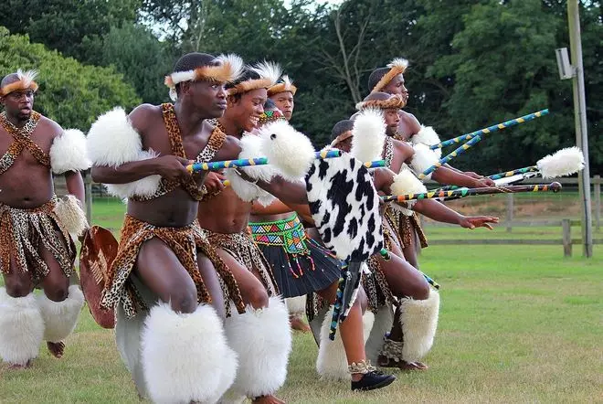 danza rituale della Tribù Zulu, Zimbabwe