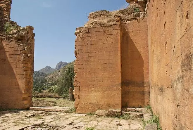 Τείχη ενός αρχαίου ναού