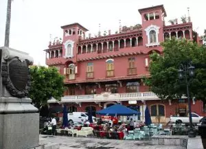 Café sur la place de Bolivar