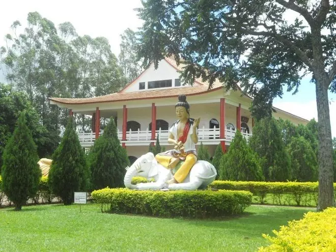 Kuil Buddha di Phos melakukan iguasu