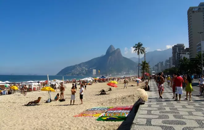 Férias despreocupadas na praia de Ipanema