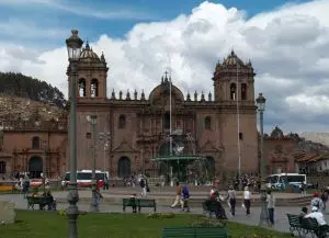 View sa Cathedral uban sa Pondohanag Armas Square