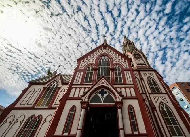 St Mark Cathedral - memarlıq abidəsi Gothic üslubunda hazırlanmış