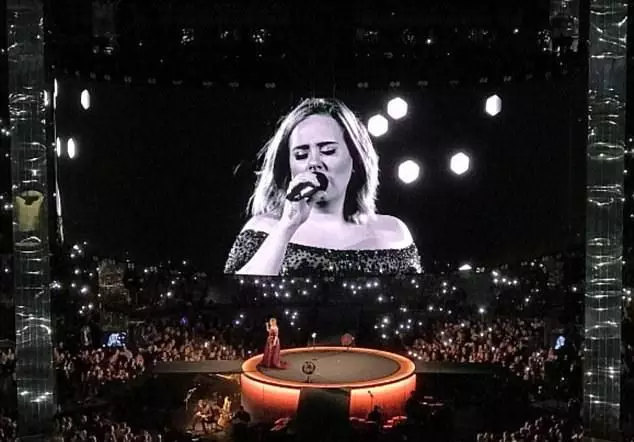 Adele аялдарды жана Уорриорлор Маори уруусунан чакырылды