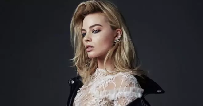 Margot Robbie debut in Chanel Coco Neige veldtog