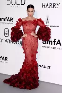 Katy Perry no baño de Marchesa