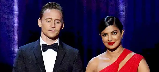 Tom Hiddleston agus taitneamhach de Chopra flirted lena chéile ar aftepati 