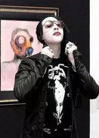 Marilyn Manson a l'exposició de les seves pintures