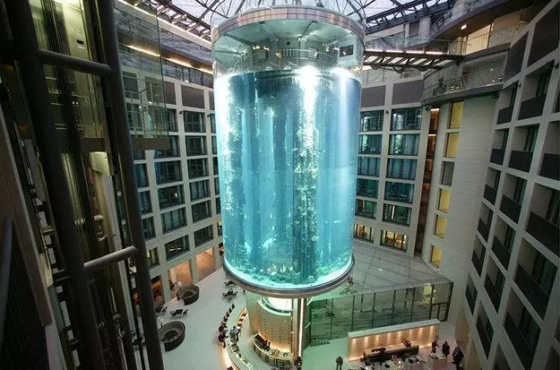 Ascenseur d'aquarium