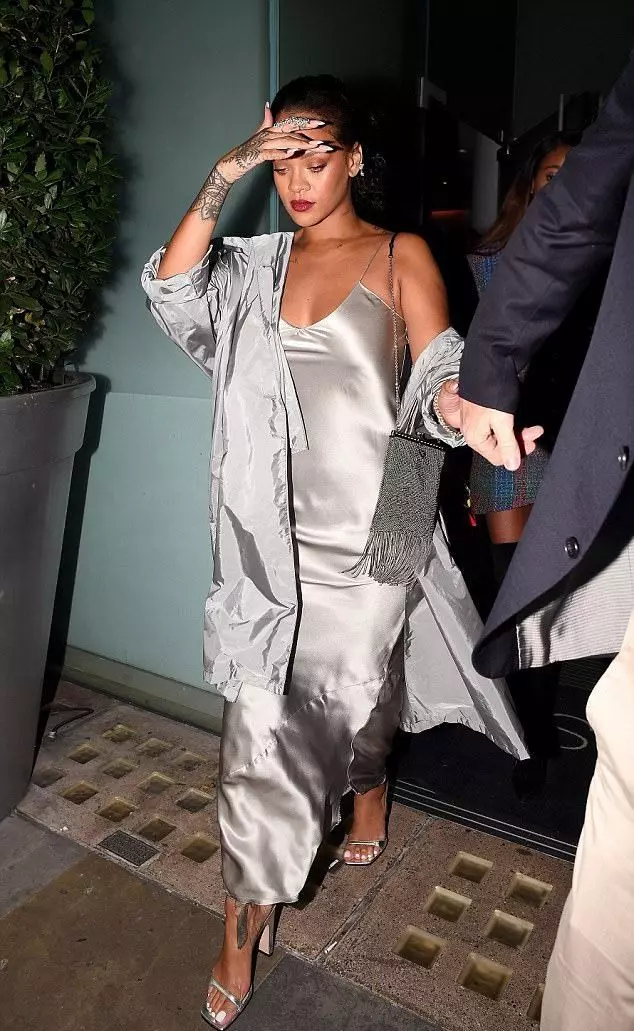 Rihanna på gårsdagens fest på St. Martins Lane Hotel i London