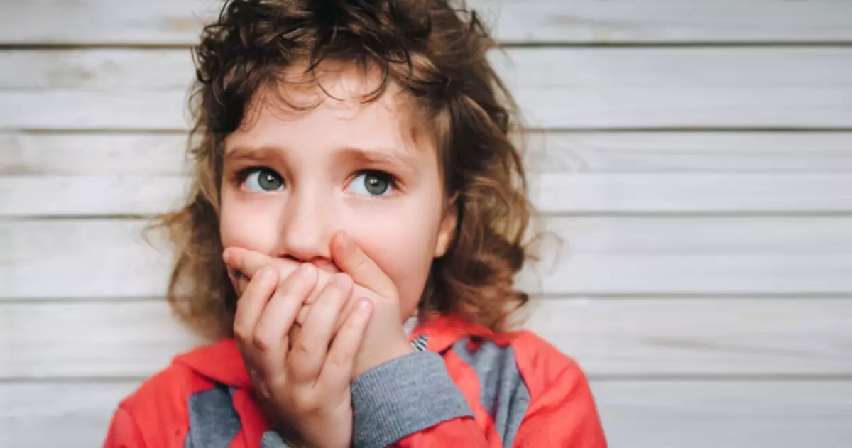 Mutism - hvað er einkenni og ástæður fyrir fullorðnum og börnum, greiningu og meðferð