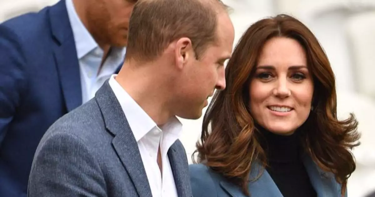 Schwanger Kate Middleton, no der Ukënnegung vum Gebuertsdatum vum Kand, deen e Fussballstempelie besicht huet