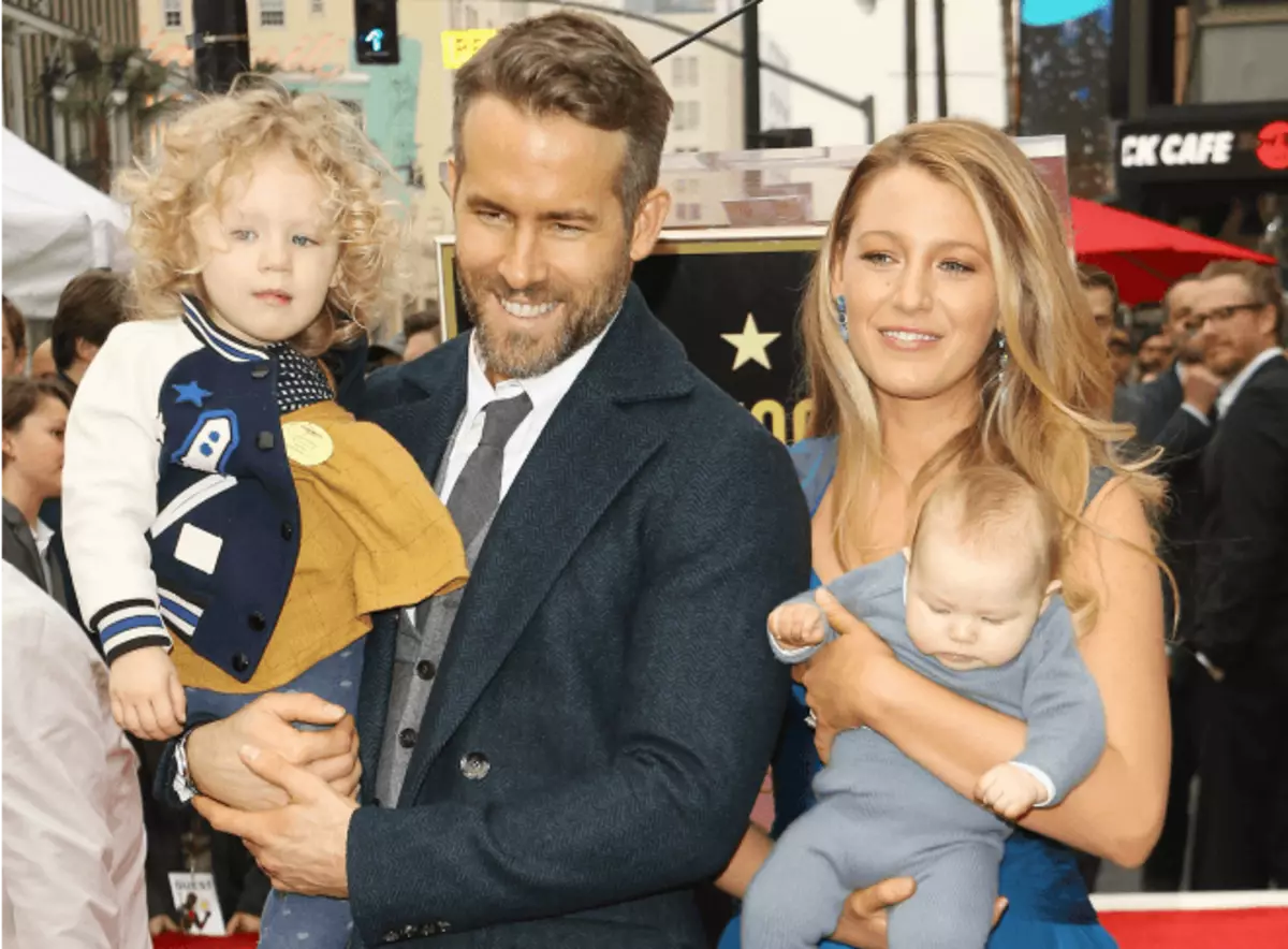 A csillagházak Blake élénk és Ryan Reynolds egy gyermeket fogad el