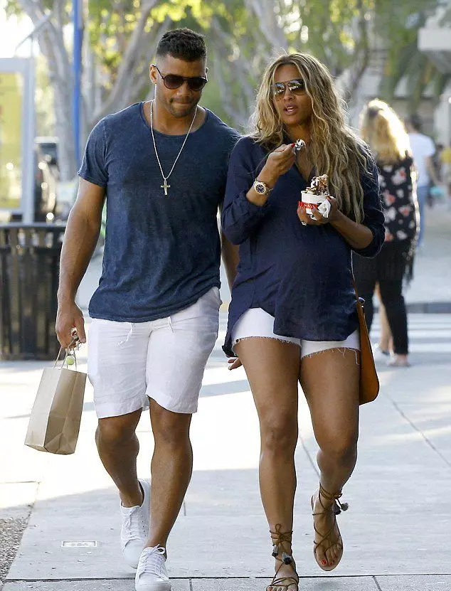 Russell Wilson sy Pregnant Siara