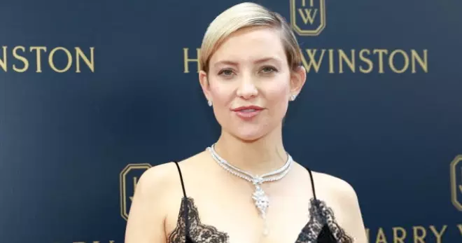 Kate Hudson pertama kali muncul di acara umum setelah pengumuman kehamilan