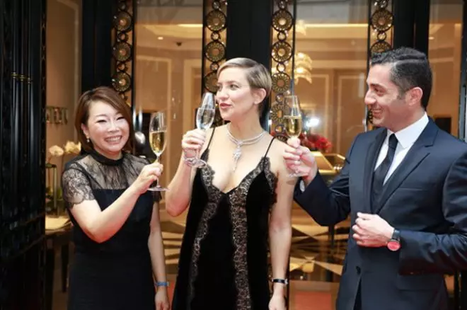 Kate tare da wakilan Harry Winston