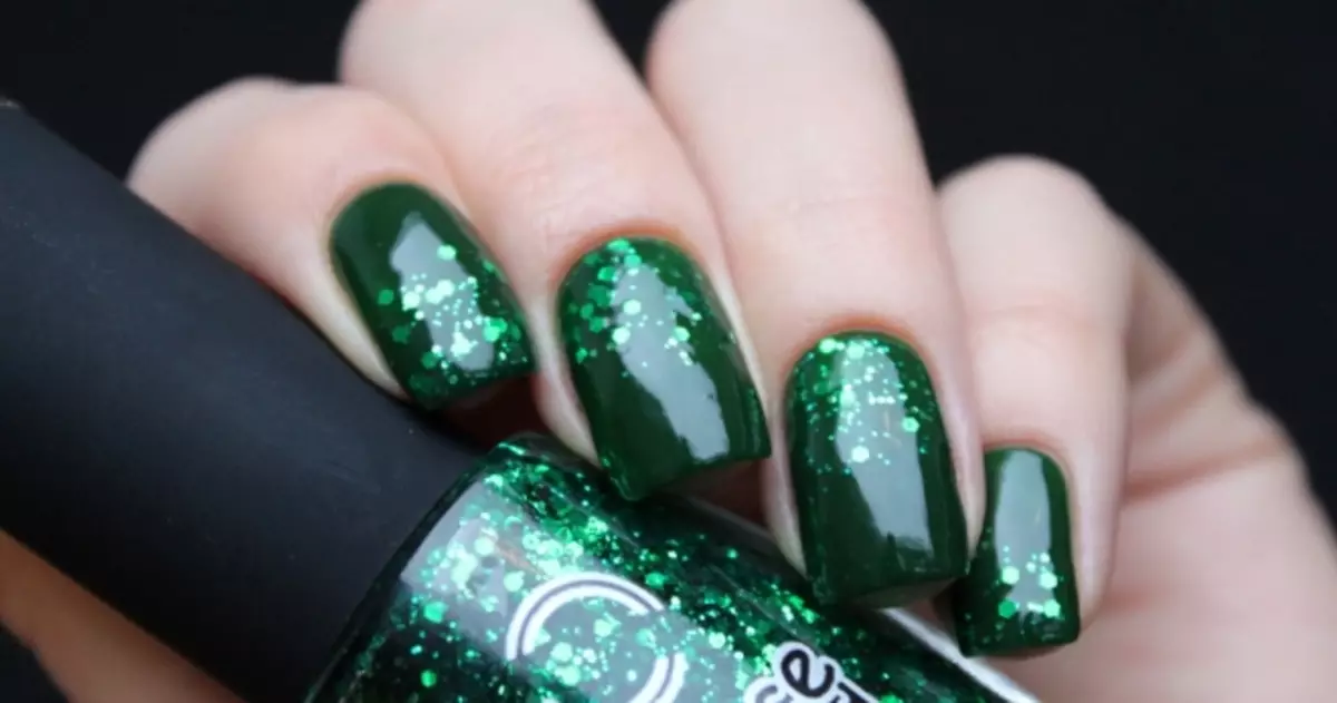 Emerald manicure - zam tiam thiab tiam sis luv luv thiab ntev ntsia hlau