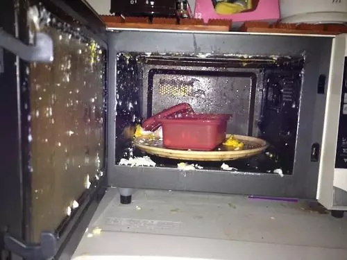 Mga itlog sa microwave