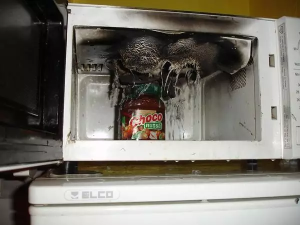 Chocolate paste in the microwave