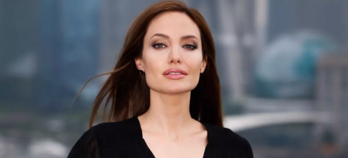 Angelina Jolie het die advertensie van die nuwe geur van Guerlain